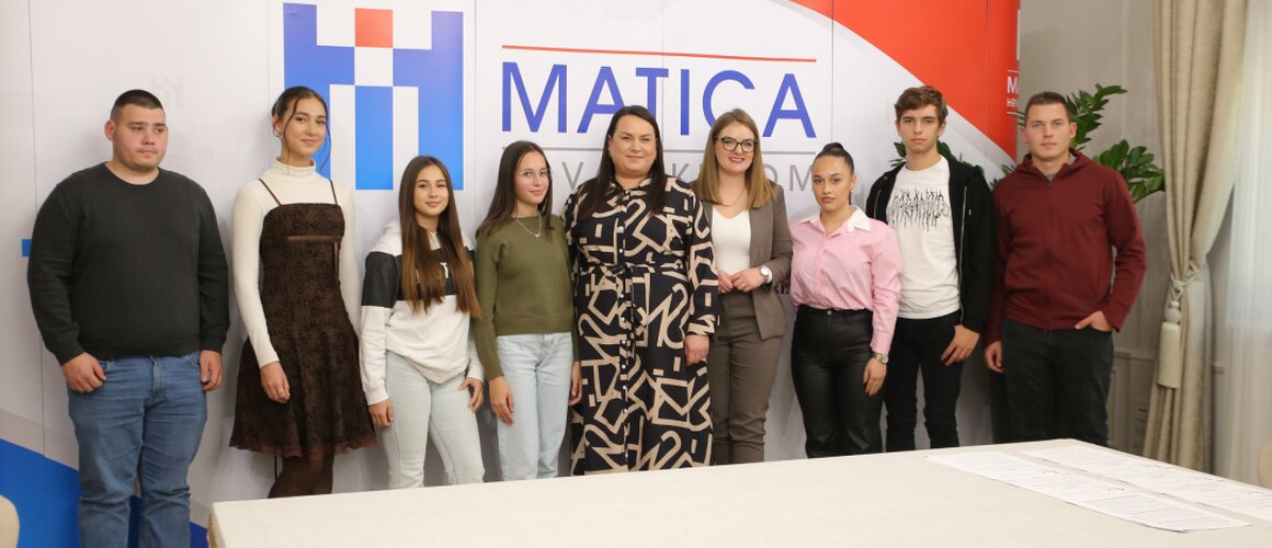 Uručene stipendije učenicima i studentima Hrvatske zajednice u Republici Srbiji